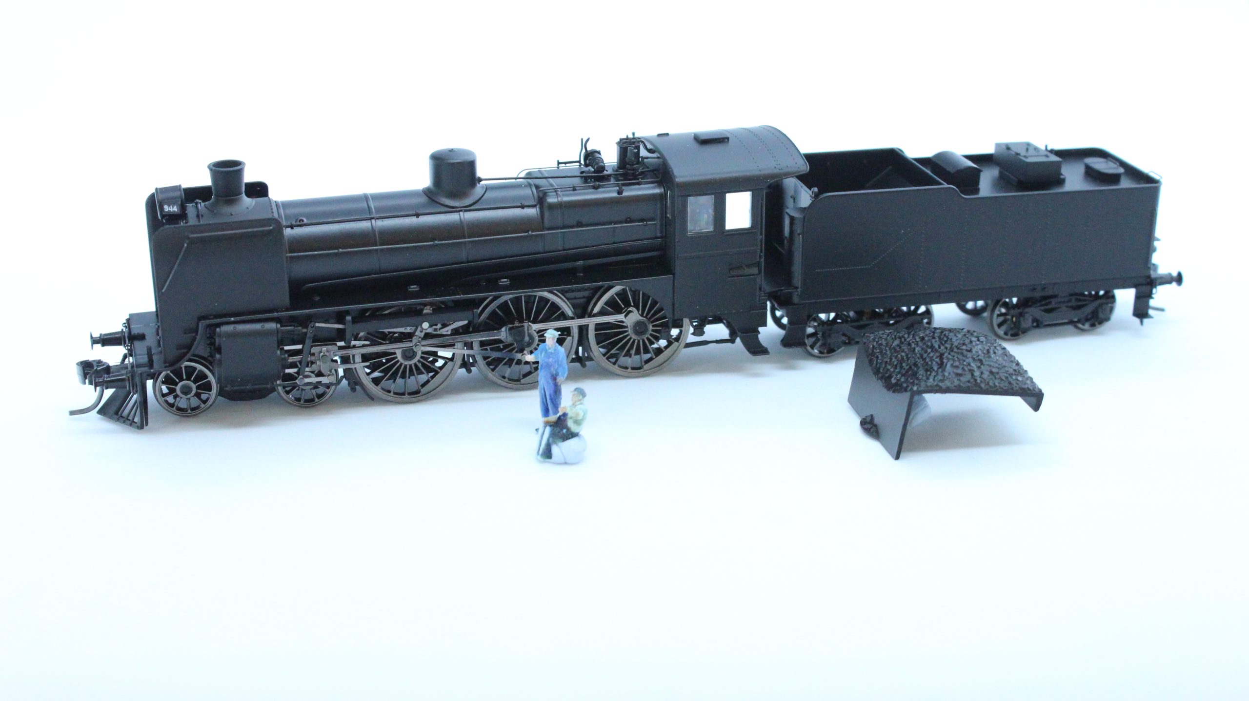 A2 944; 12V DC non-sound HO scale VR A2 Class 4-6-0 - Ixion Model Railways
