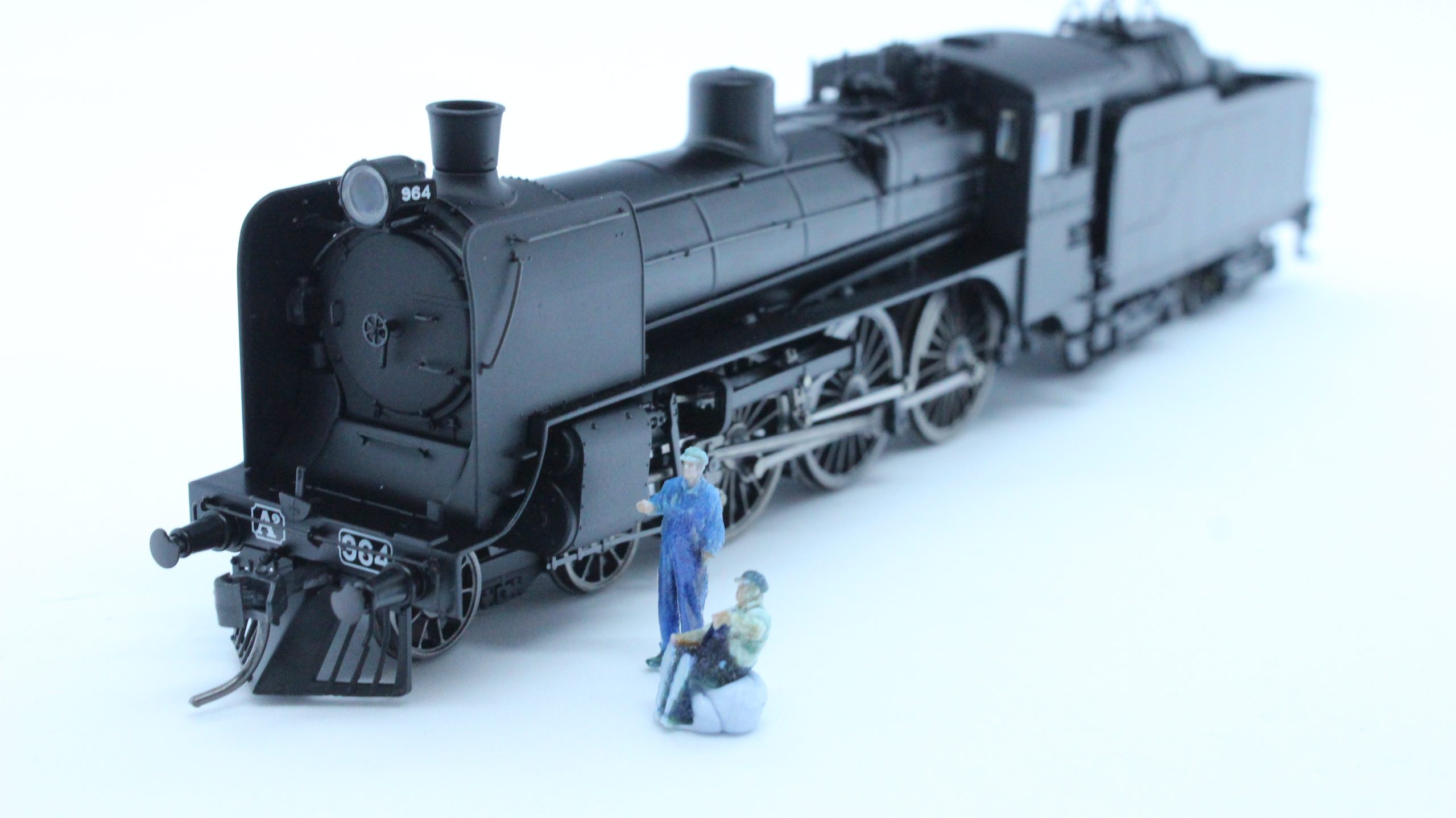 A2 964; 12V DC non-sound HO scale VR A2 Class 4-6-0 - Ixion Model Railways